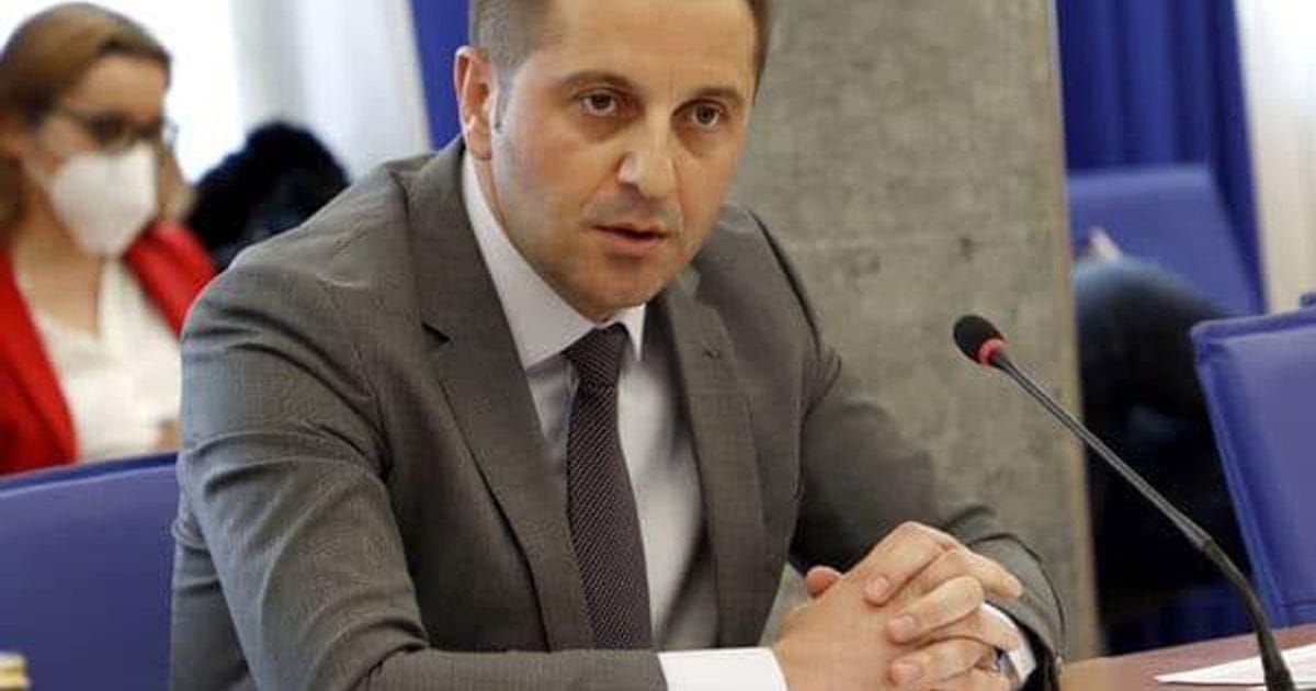 Sehovic: Now we have two planes and one engine