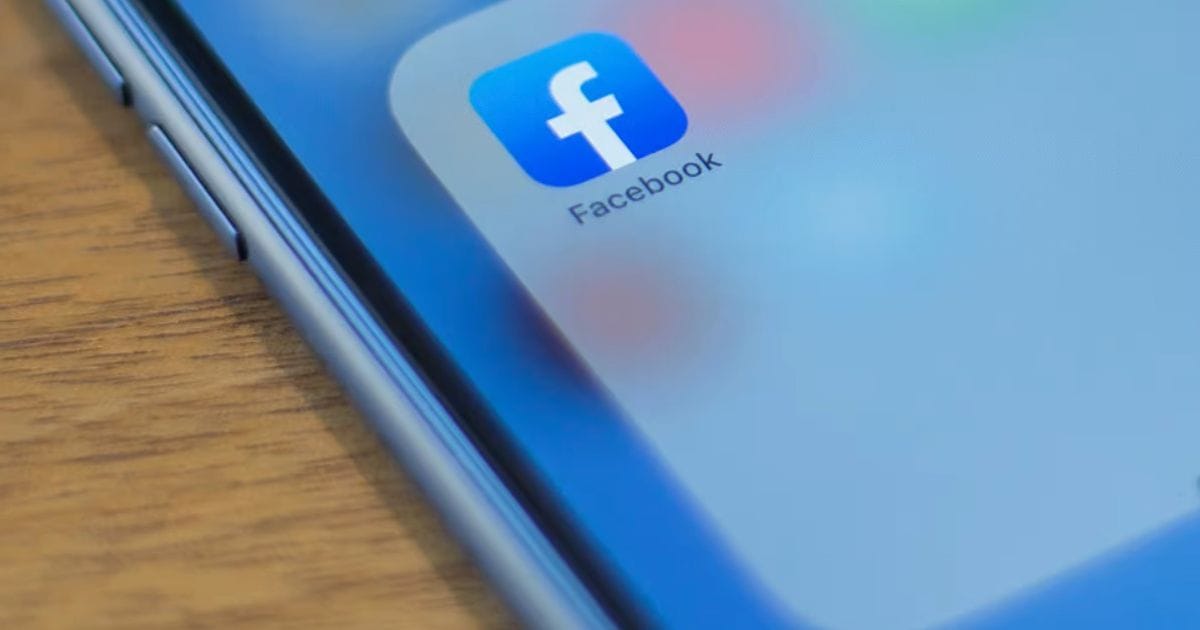 Facebook opet napravio pometnju: Nasumično dodavao ljude čij